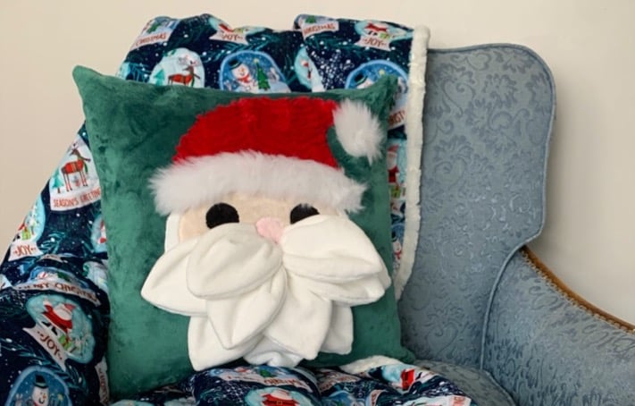 How to Sew a Santa-Themed Holiday Pillow (Petal Pop Santa Pattern ...