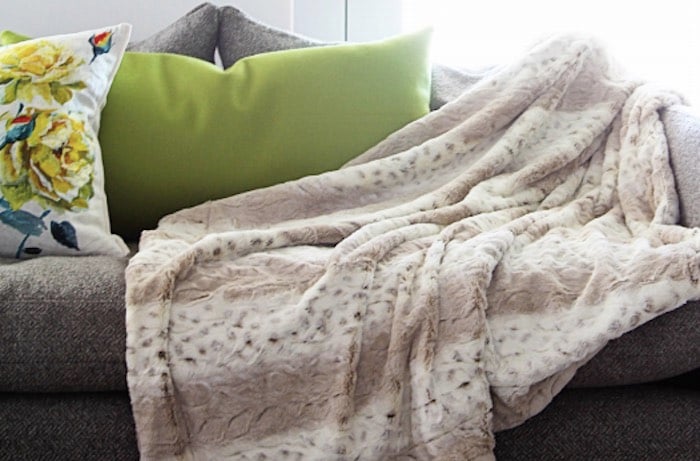 VIDEO: How to Sew a Throw Blanket & Free Throw Blanket Pattern