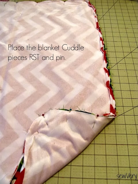 Cuddle Pocket Blanket Tutorial by sewVery