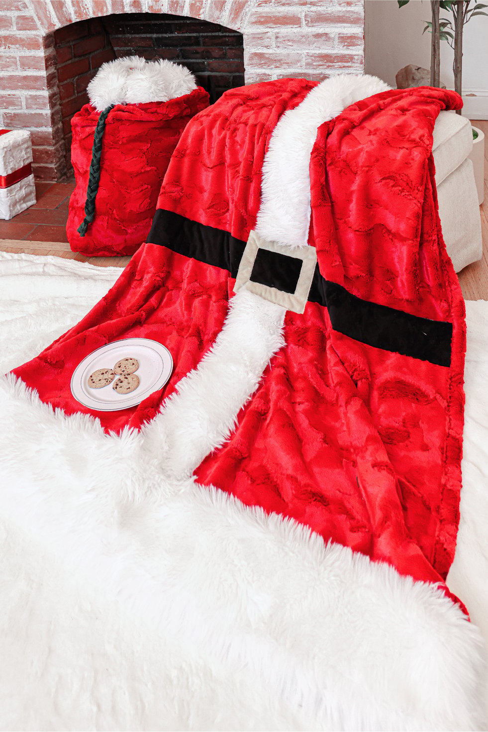 12 Days of Cuddle® Day 12: How to Make Santa Throw Blanket with Cuddle®