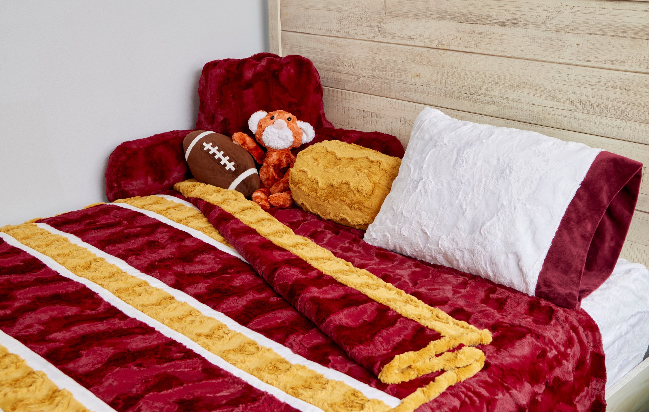 School Spirit Projects for College Dorms Made with Cuddle®