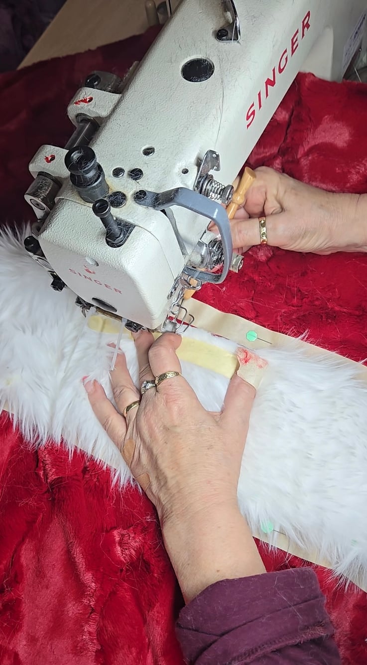12 Days of Cuddle® Day 12: How to Make Santa Throw Blanket with Cuddle®